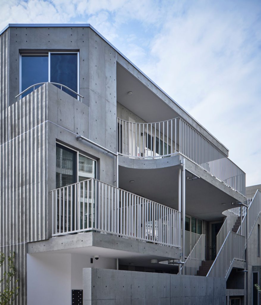 坂道のアパートメント – shinichi tokuda